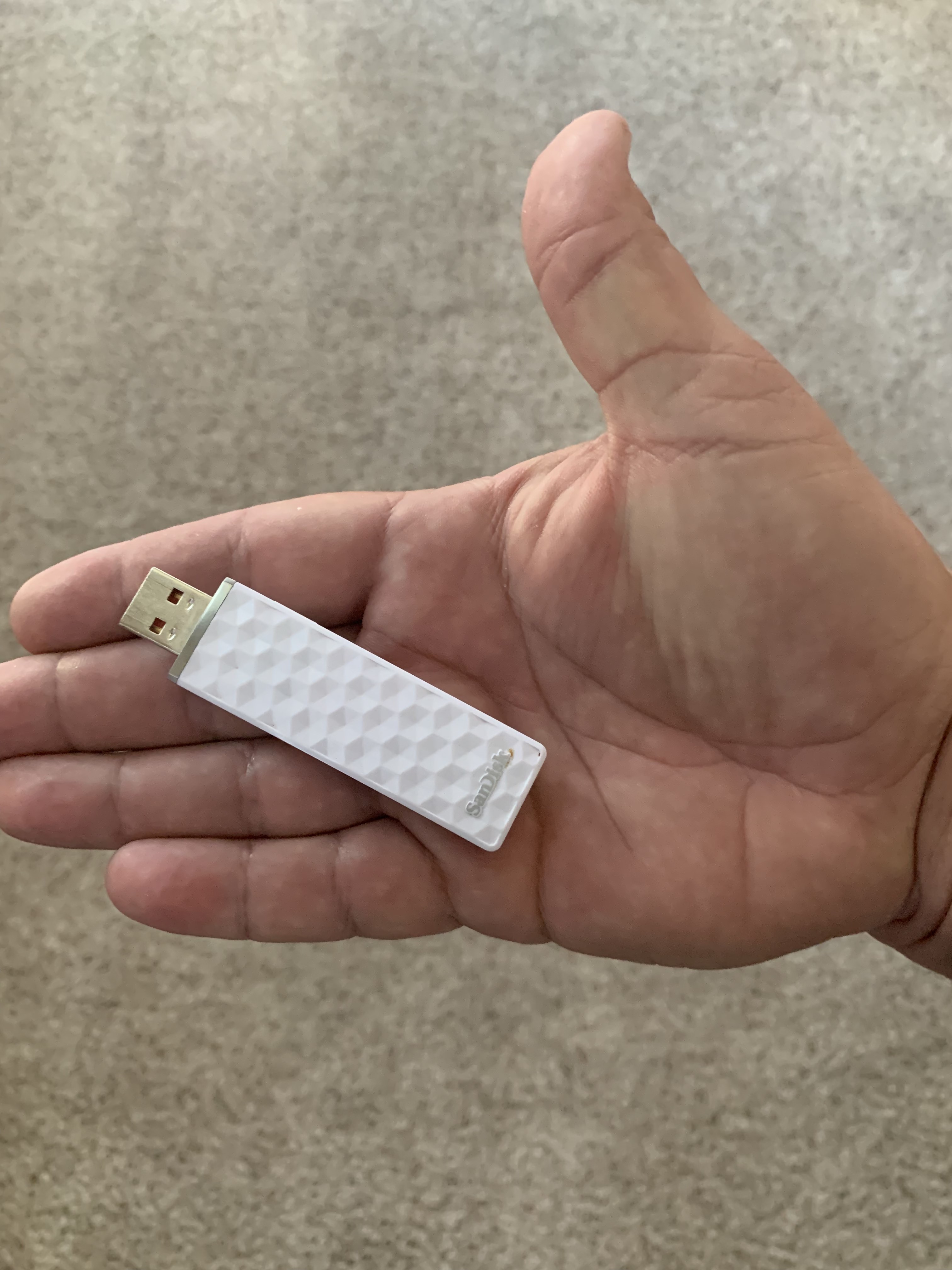 Hand_flashdrive – Captain Dad